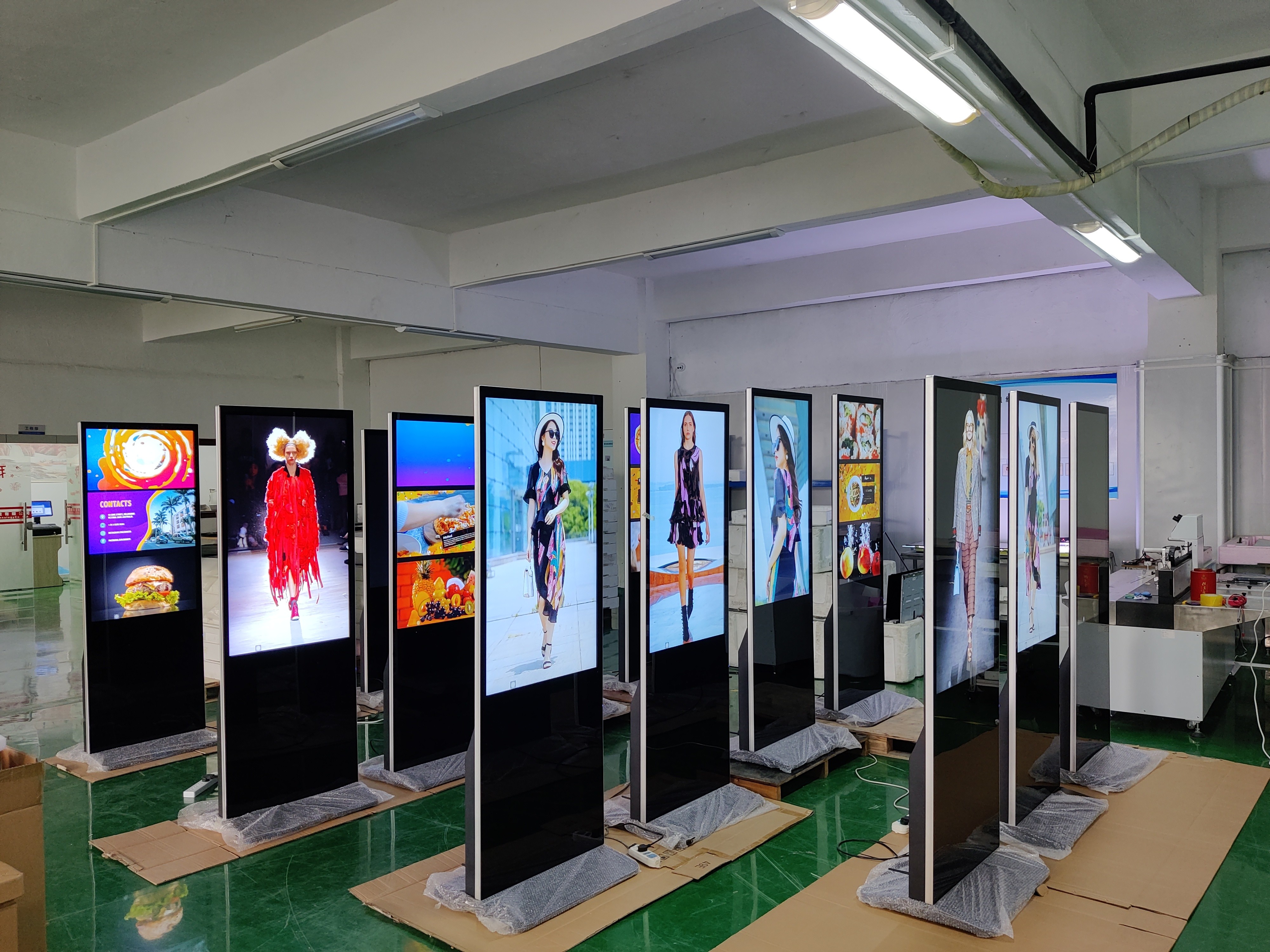 1920 X 1080 Floor Standing Digital Signage For Restaurant Hotel ...